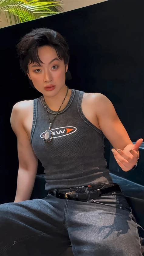 Angela Phương Trinh cơ bắp đến khó tin