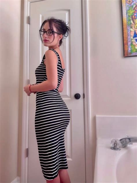 22 Hot Girls In Glasses Rocking The Sexy Look Barnorama