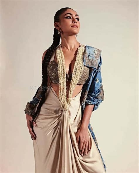 Sizzling Mrunal Thakur Photoshoot Pictures 04 221395 Kollywood Zone