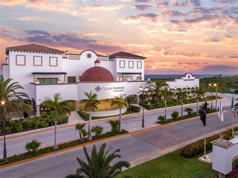 Boutique Hotel In Puerto Morelos Holiday Inn Club Vacations Grand