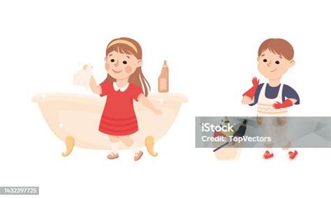 집안일을 하는 귀여운 애들 욕조를 청소하는 어린 소녀 세제를 사용하여 장갑을 입은 소년 만화 벡터 일러스트 레이 션 가사 집안일에 대한 스톡 벡터 아트 및 기타 이미지