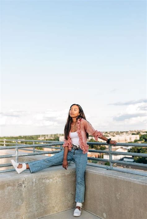 Insta Violetbartlett Rooftop Photoshoot Model Poses Photography Poses Women