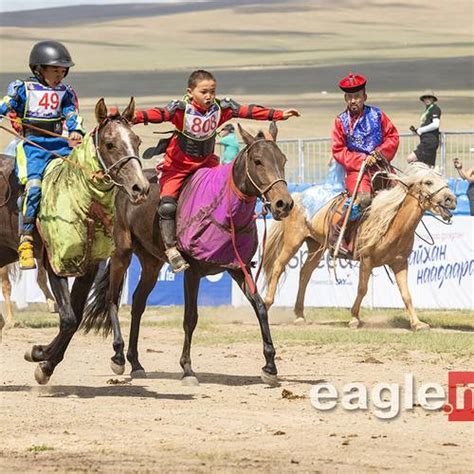 Өвөрхангай аймгийн Хужирт сумын уяач Б Гантигийн хүрэн хязаалан түрүүлэв