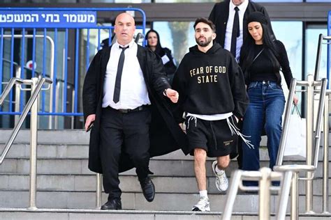 מושיקו מור השתחרר למעצר בית בסביבתו טוענים הוא זכאי צפו ישראל היום