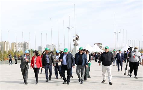 Үндэсний цэцэрлэгт хүрээлэнд 100 мод тарилаа