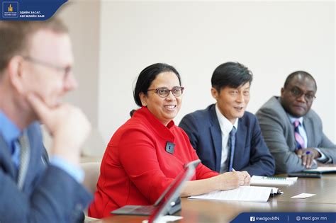 Эдийн засаг хөгжлийн яамны Төрийн нарийн бичгийн дарга И Батхүү өнөөдөр Дэлхийн банкны Зүүн Ази