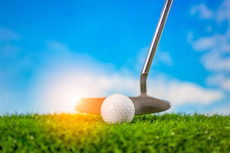 골프 볼에 그린 골프 코스와 골프 클럽 언덕 및 푸른 하늘 일몰에 구멍에 퍼 팅 골프에 대한 스톡 사진 및 기타 이미지 골프 골프 선수 골프 클럽 Istock