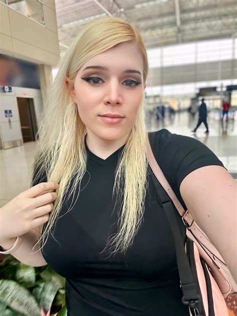 Fembabes On A Plane R Fembabe