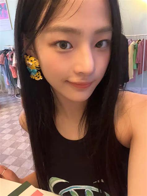 민지 데뷔초 셀카 올려줌