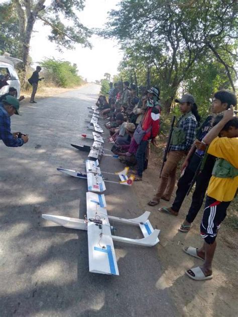 မြင်းမူမြို့နယ်၊ ထီးဆောင်းရွာရှိ စစ်တပ် အထိုင်စခန်းကို ၂ ရက်ဆက် ဒရုန်းဖြင့် ဗုံးကျဲ တိုက်ခိုက်မ