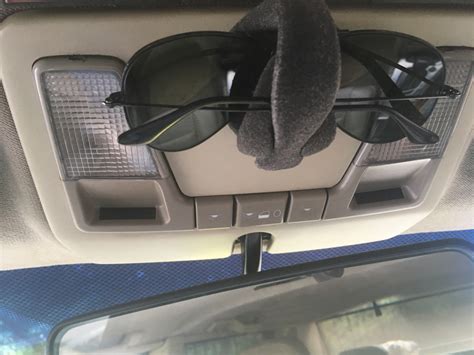 Держатель очков — Volvo S70, 2,4 л, 2000 года | аксессуары | DRIVE2