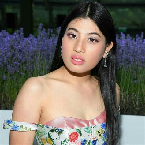 ปักพินโดย Nana ใน Thai Princess สไตล์คนดัง ท่าโพสนางแบบ สาวสวย