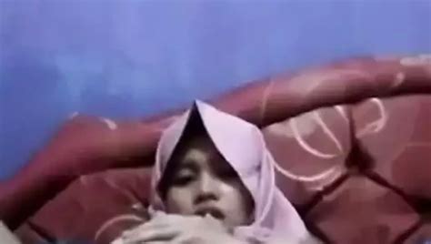Tudung Pink Tetek Gedebak Girl Masturbating Solo Porn Xhamster