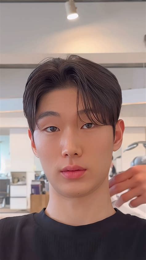 Taeho 김대홍 🇰🇷 남자의 멋을 알리다 안녕하세요 남자 머리 정점 태호입니다 한 분만을 위한 진정성 있는 디자인 고객님들 다양한 스타일로 분위기 만들어 드릴게요