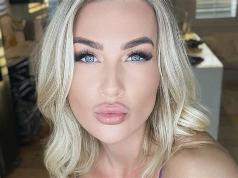 Andi Avalon The Hussie Models Flexer Shows Out With A Flurry Of New