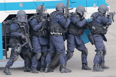 Special Assault Team Sat Japanese Equivalent To The Fbi Hrt
