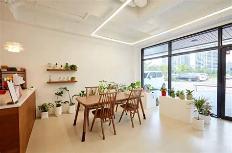 화이트and우드톤 따뜻한 분위기의 13평 꽃집 인테리어 양주 덕계동