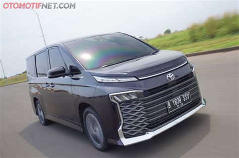 Pesanan Membludak Inden Toyota Voxy Terbaru Sampai Tahun Depan