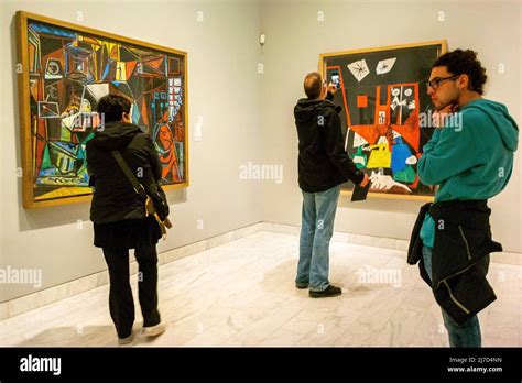 Barcelona Spain Pablo Picasso Museum Small Group Young People