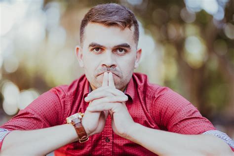 6 Subtle Forms Of Control In Relationships That Often Go Unnoticed