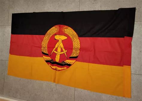 Ddr Fahne Original Aus Ddr Zeiten Mit Schlaufe Kein Nachbau Ca 135 X 69 Cm Eur 2000 Picclick De
