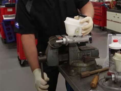 Bench Bleeding Master Cylinder Garage Gurus Automotive Training