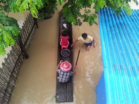 Dvb မႏၲေလး မုံရြာ လမ္းေဘး သေျပသာေက်းရြာ ေရႀကီးမႈျမင္ကြင္း