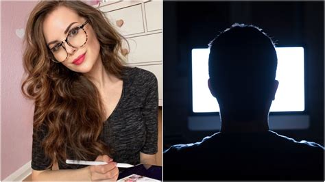 Tânără filmată dezbrăcată în timp ce alăpta Dispozitivul neașteptat folosit de hacker