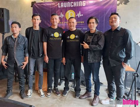 [foto] Rowman Dirikan Label Rekaman Apakah Tanda Akan Pensiun Dari