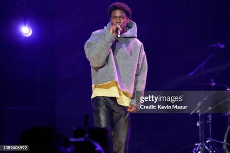 1 261 Daniel Caesar Photos And High Res Pictures Getty Images