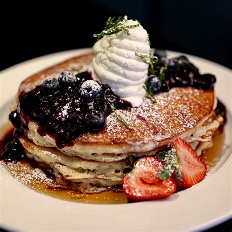 Weekend Brunch Entourage Restaurant