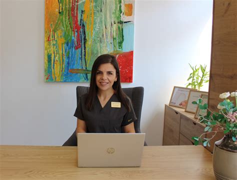 Д р Галина Янева Зъболекар Стоматолог Сливен Супердок