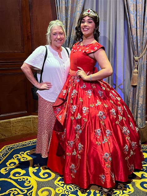 Hugs Are Back At Princess Fairytale Hall Mickeyblog Com