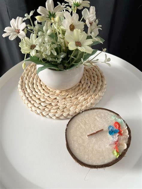 Свеча в кокосе из пальмового воска