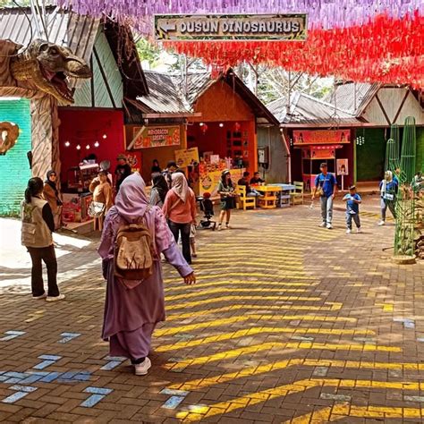 Putri Handayani Putri Andaya Collection Threads Say More