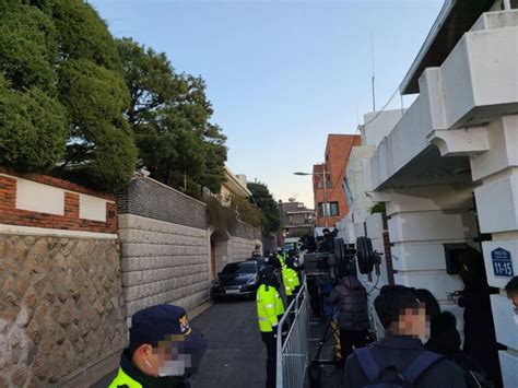 사자명예훼손 혐의 전두환 1심 선고장외 갈등 없어 아시아경제