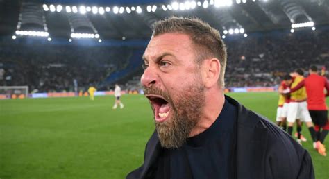 گرگ آلفا در قامت سرمربی؛ خوشحالی دنیله ده روسی بعد از برد رم مقابل لاتزیو عکس طرفداری