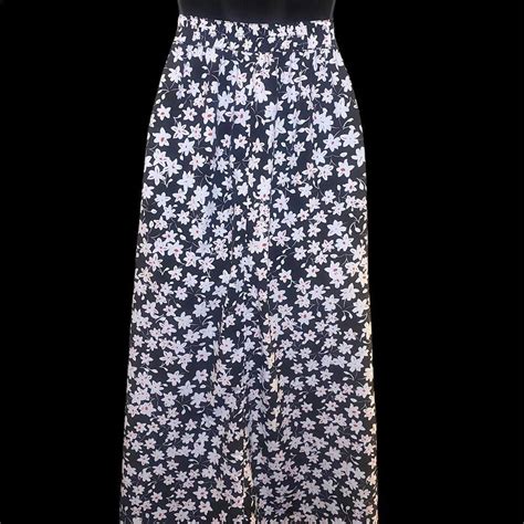 Leith Floral Side Slit Skirt Size Large With White Depop