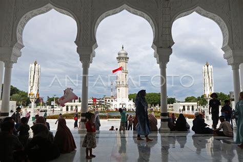 Wisata Religi Masjid Raya Baiturrahman Aceh Antara Foto