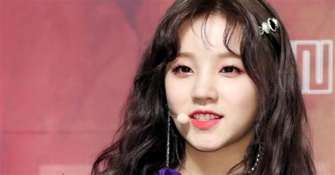 여자 아이들 우기 사랑스러운 손짓