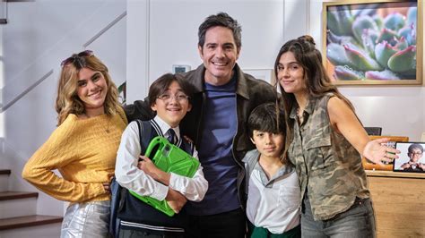 Papá Soltero 2025 Cast And Crew Trivia Quotes Photos News And