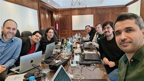 علی شریفی استاد اسبق دانشگاه شریف و رئیس کمیته علمی جهانی کامپیوتر کیست