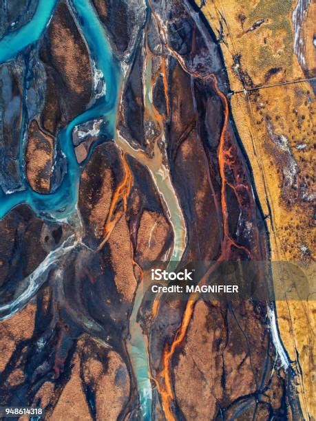 공중 보기 및 아이슬란드에서 최고 보기 강입니다 아름 다운 자연 배경 막입니다 가장자리에 대한 스톡 사진 및 기타 이미지