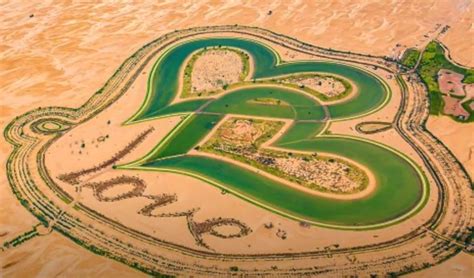 Дубаи изгради езеро во облик на две срциња среде пустина