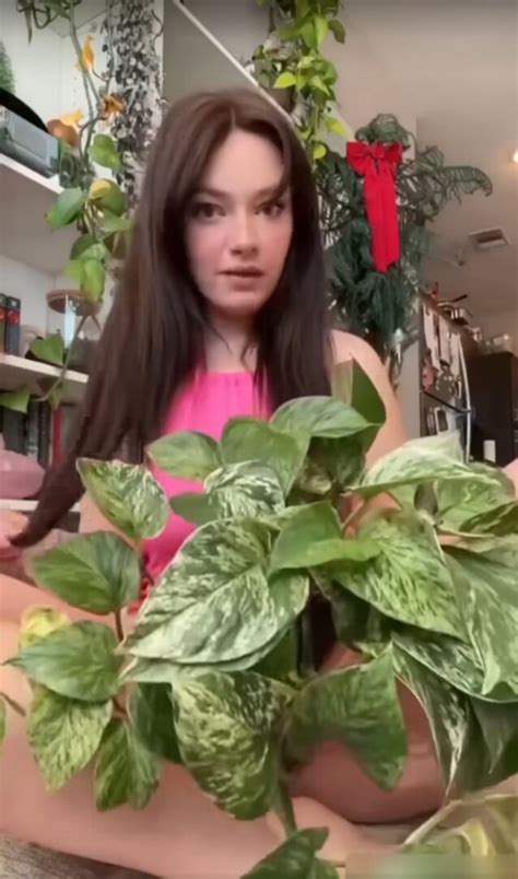 Can Someone Identify Her 1696960 ›