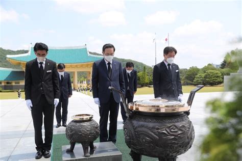 손태승 회장 3軍 참모총장 만나 순국선열 유가족에 6억원 지원