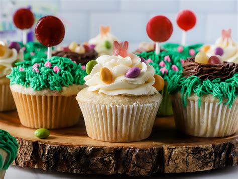 Raspberry Lemon Easter Cupcakes