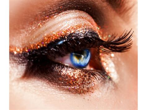 30 Stunning Glitter Eyeshadow Looks To Ring In The New Year A Beauty Edit