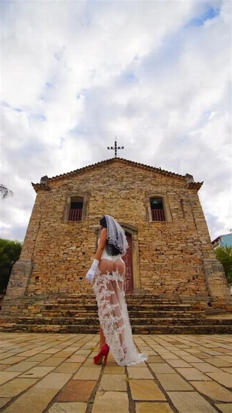 Bride Wears See Through Wedding Dress And Sees No Problem With Having