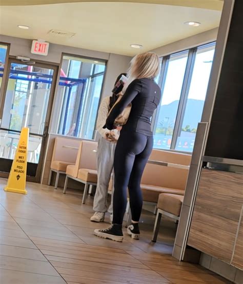 Super Fine Blondie Cutie W Cameltoe Pretty Face Spandex Leggings